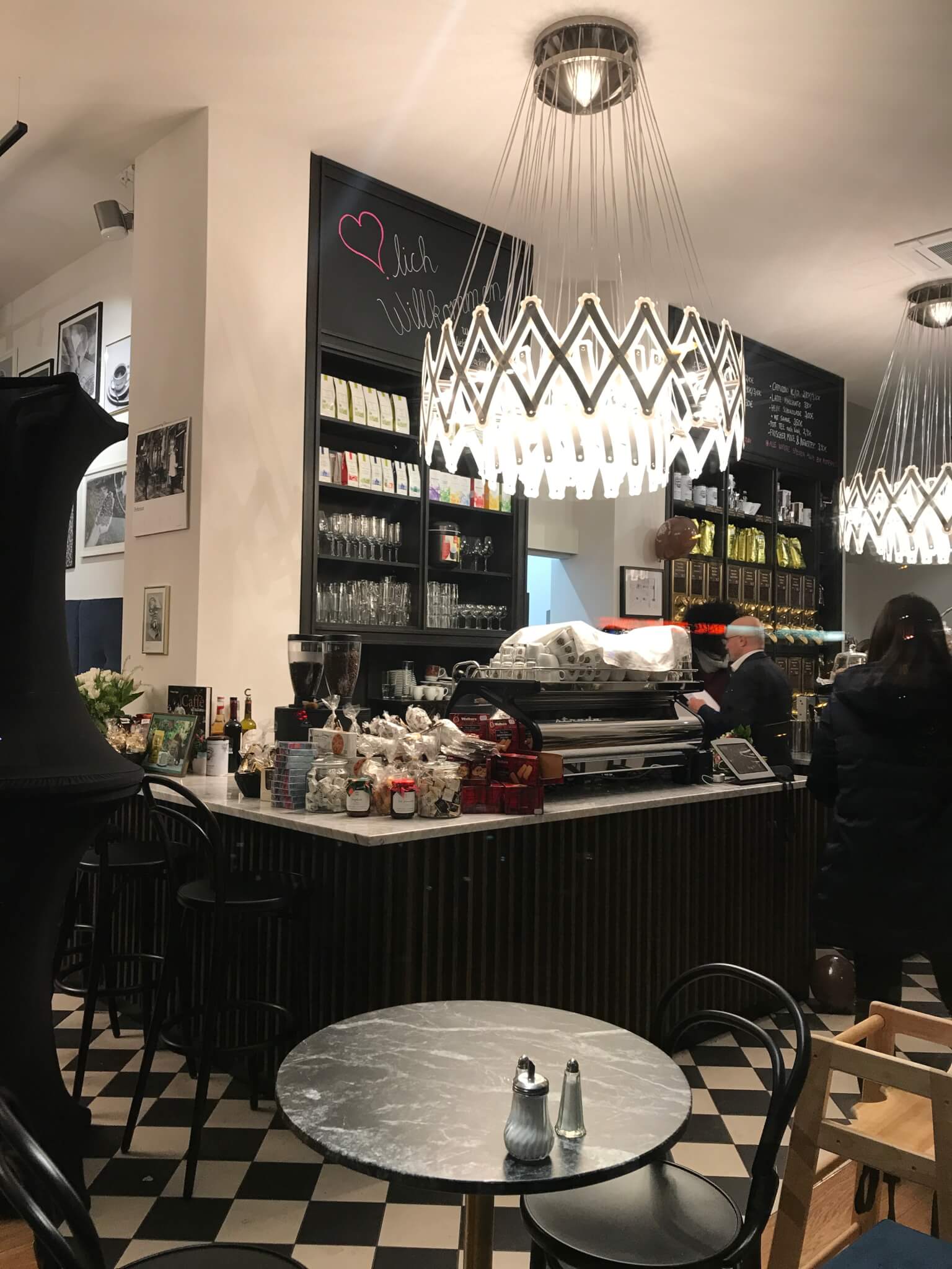 ZOOM XL in the café Wacker in Sachsenhausen – Serien Lighting